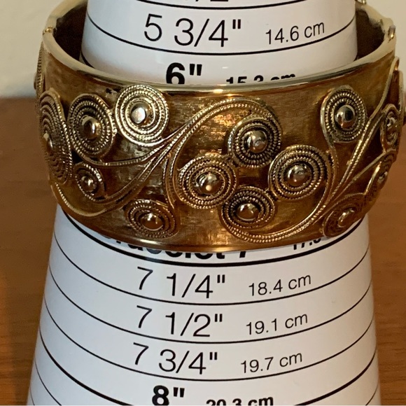 Vintage | Jewelry | Vintage Hinged Wide Bangle Bracelet 665 Hold Tone ...